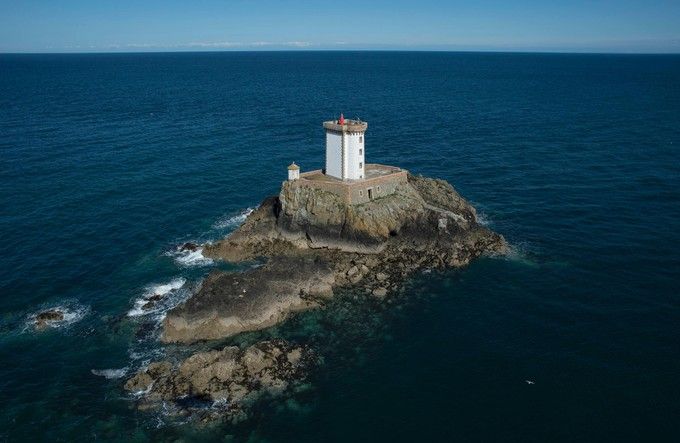 LE PHARE ET LE ROCHER DE L'OST-PIC ... LE PHARE ET LE ROCHER DE L'OST-PIC ...